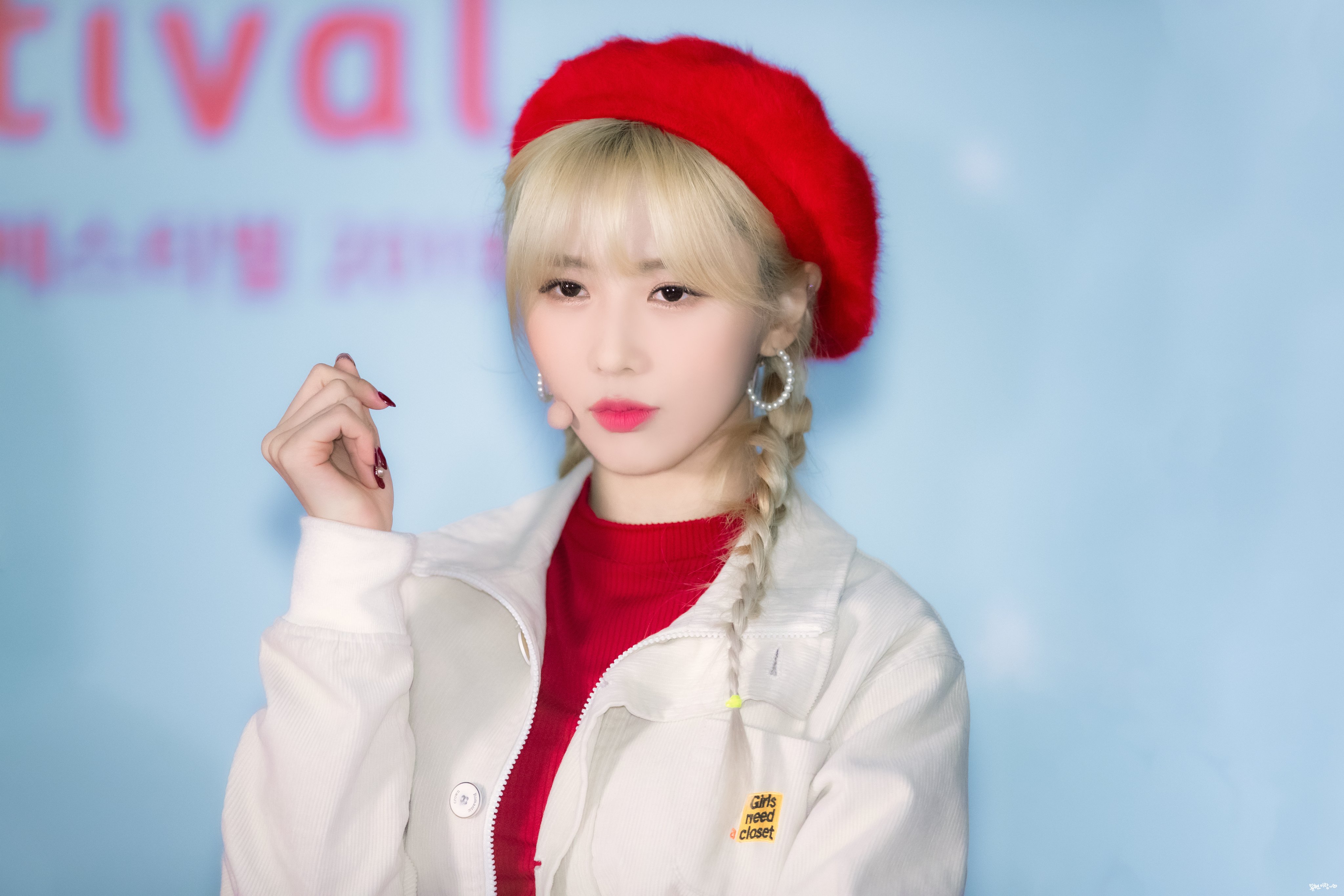 Red Beret Yoohyeon | Scrolller