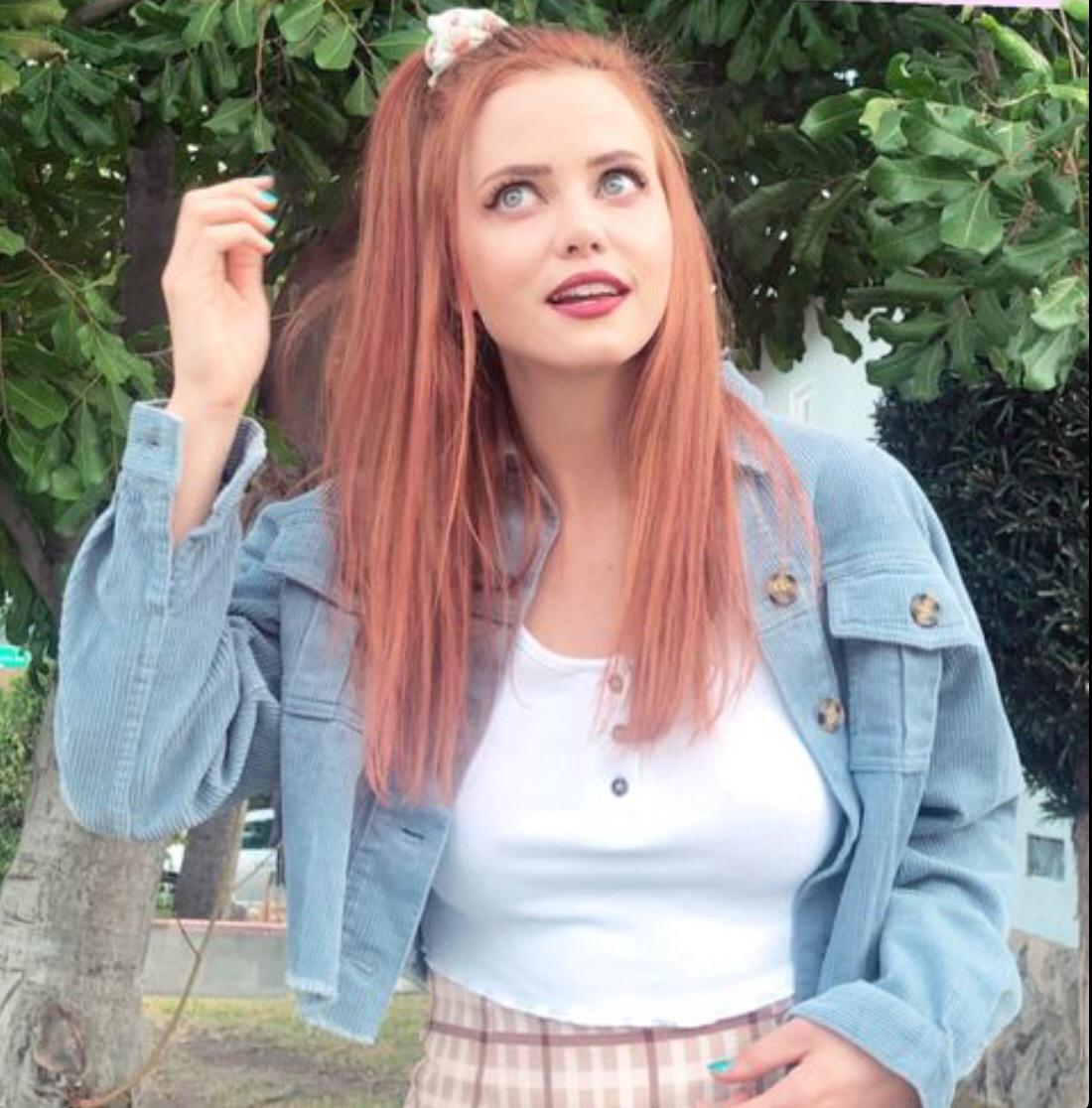 Red hair and jean jacket | Scrolller