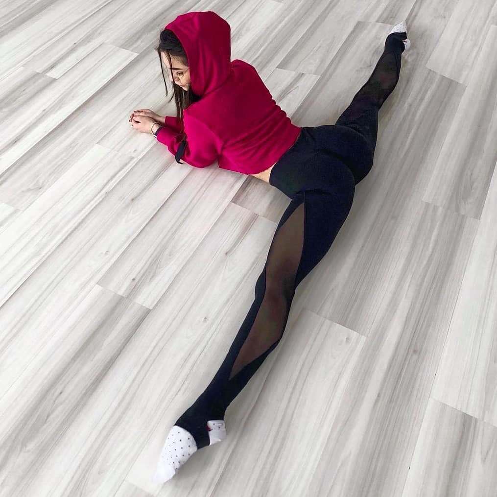 Hottie in a hoodie | Scrolller