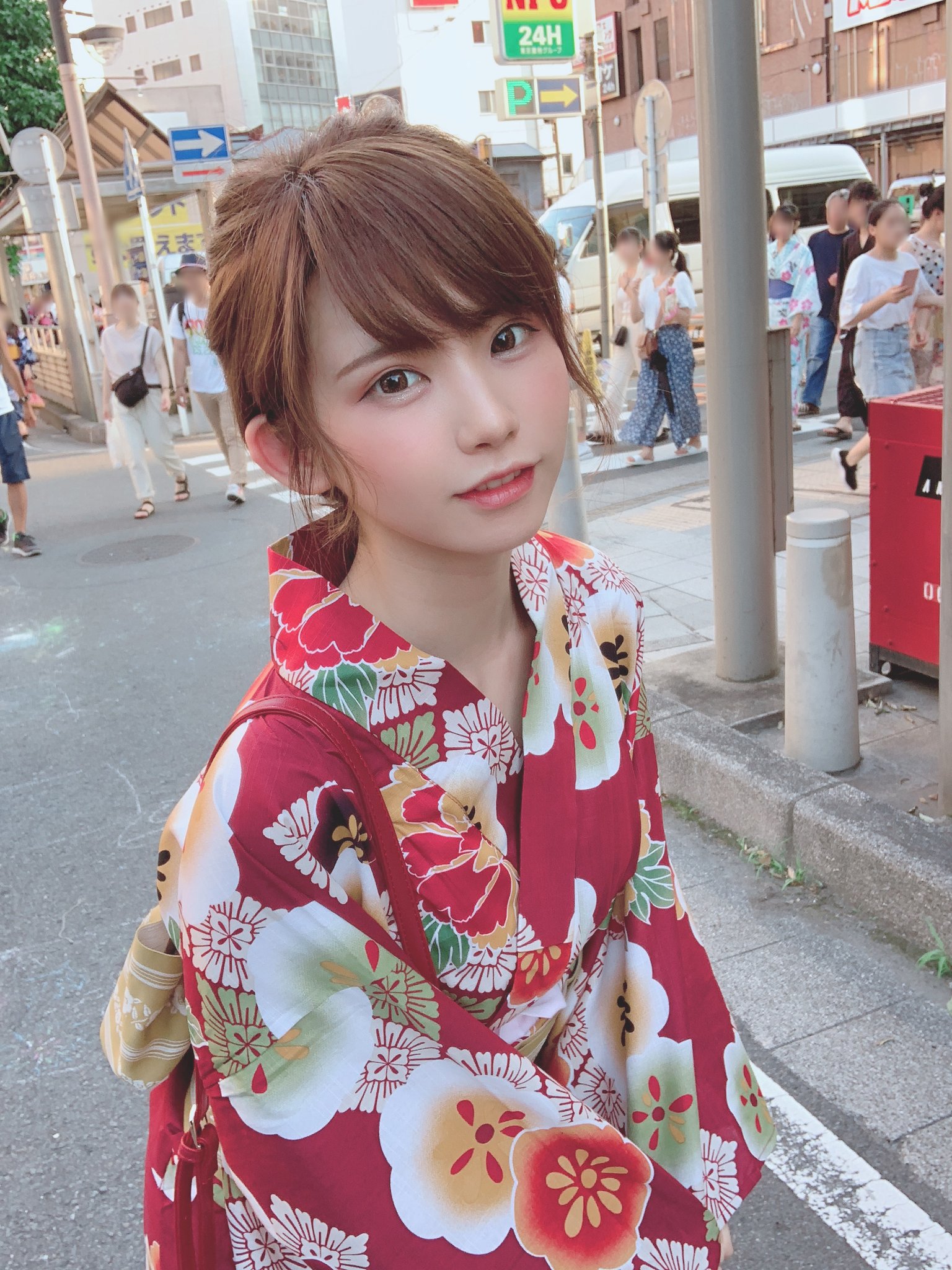 Red Kimono | Scrolller