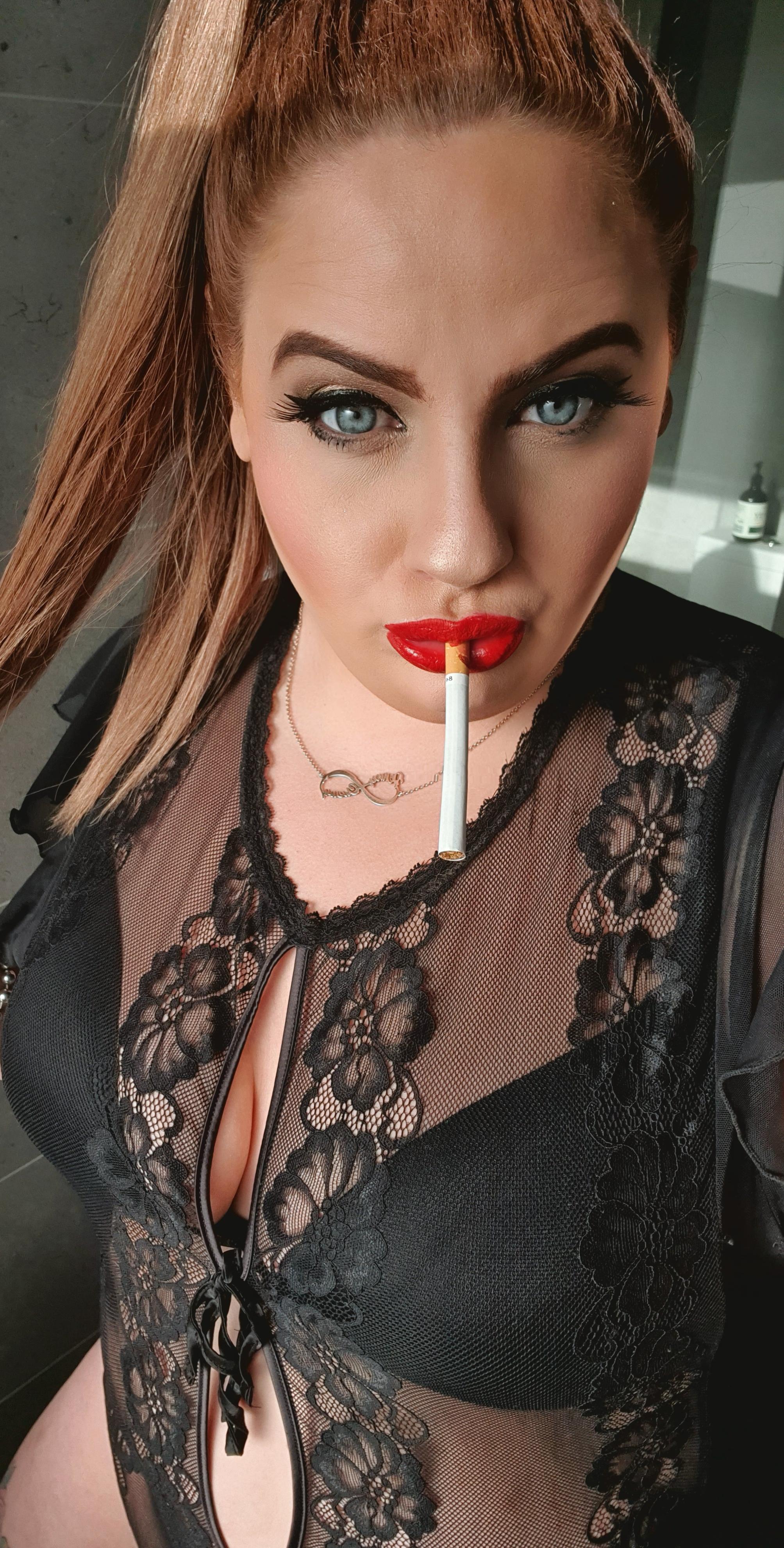 Red lip kind of day 💋 | Scrolller