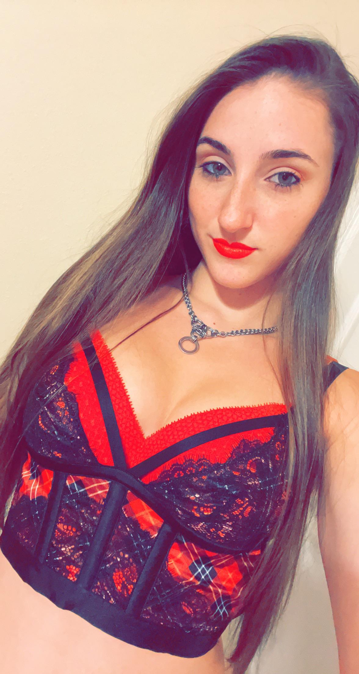 Red lips always lie ️ | Scrolller