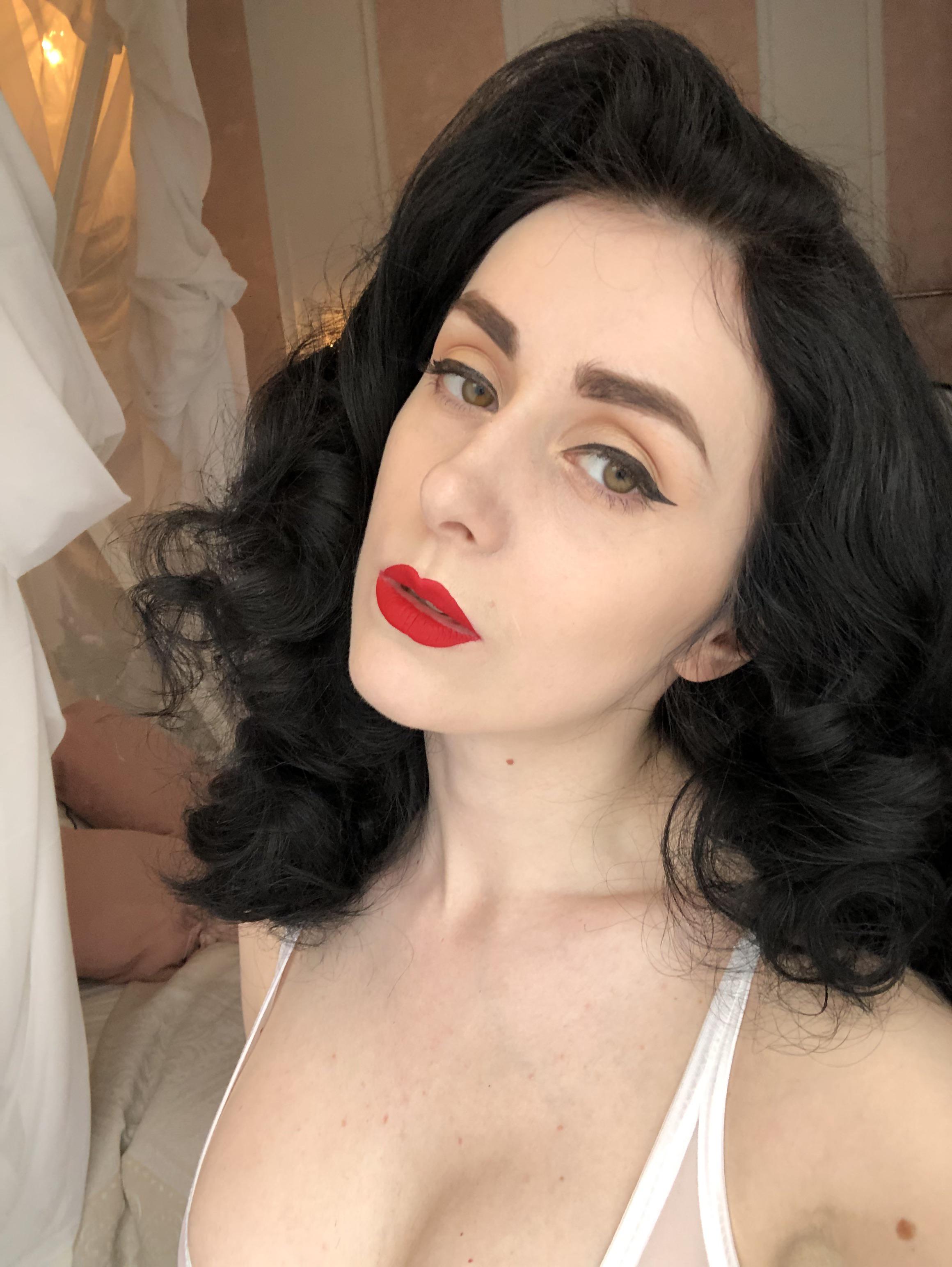 Red lips - forever love | Scrolller