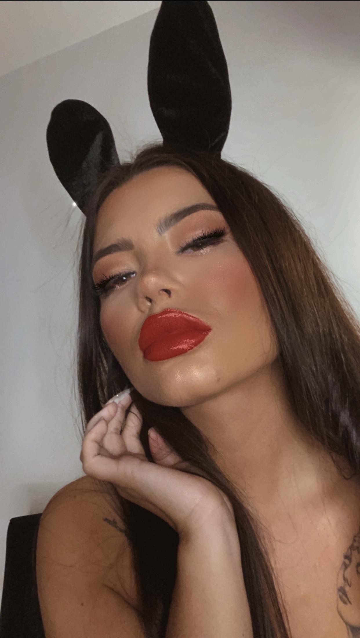 red lips look better wrapped around 🥵 | Scrolller