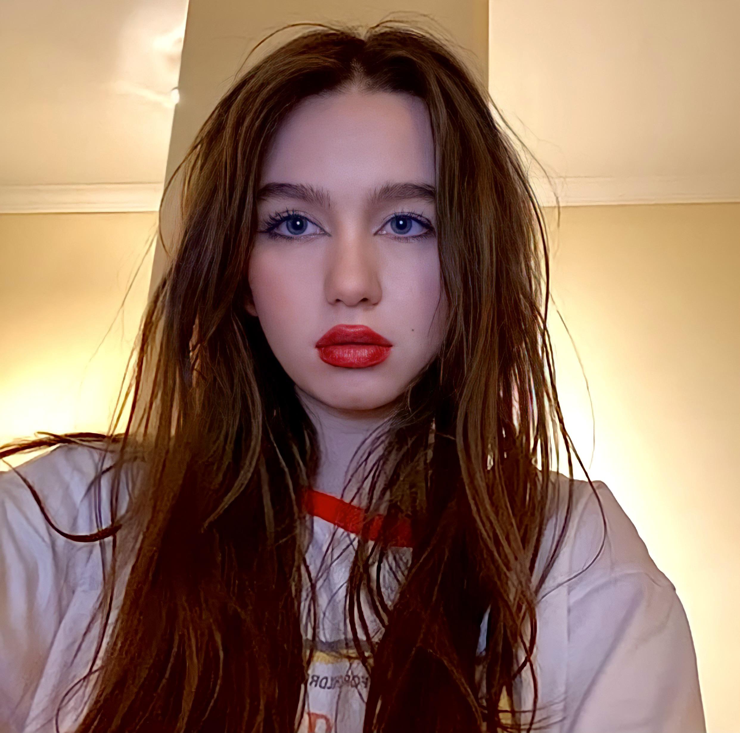 Red Lipstick Makes Me Feel Sassy Scrolller