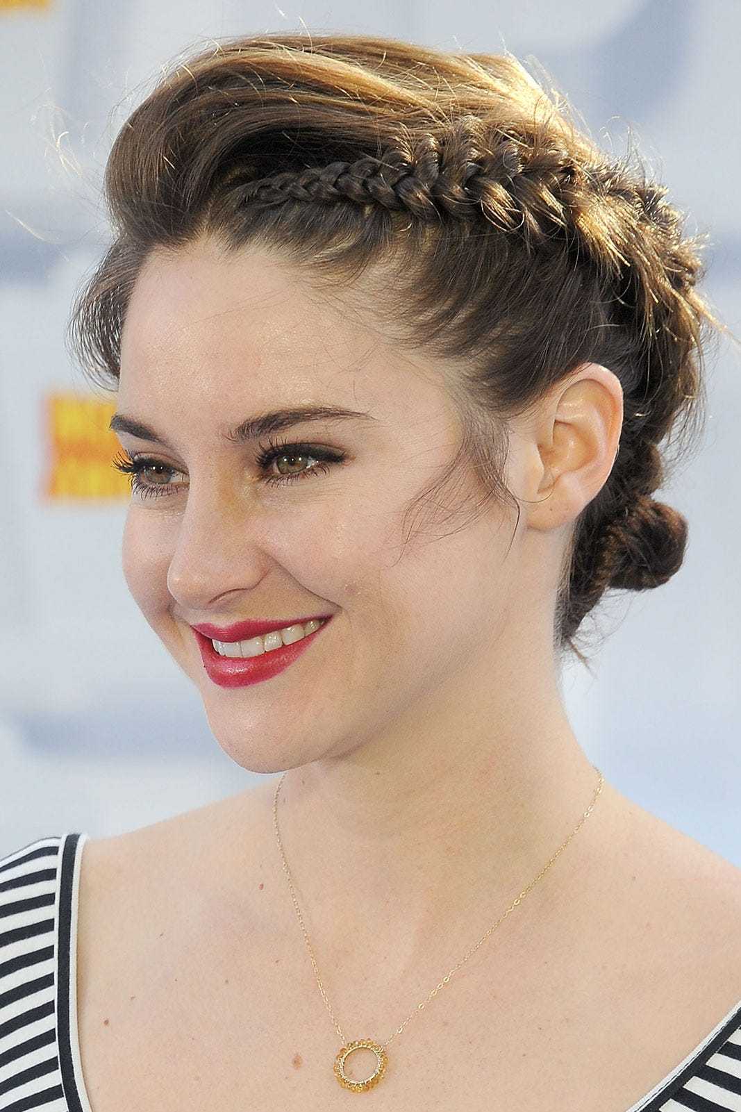 Red lips, statement braid | Scrolller