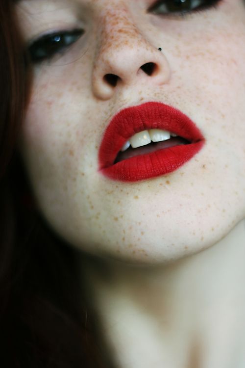 Red lipstick | Scrolller