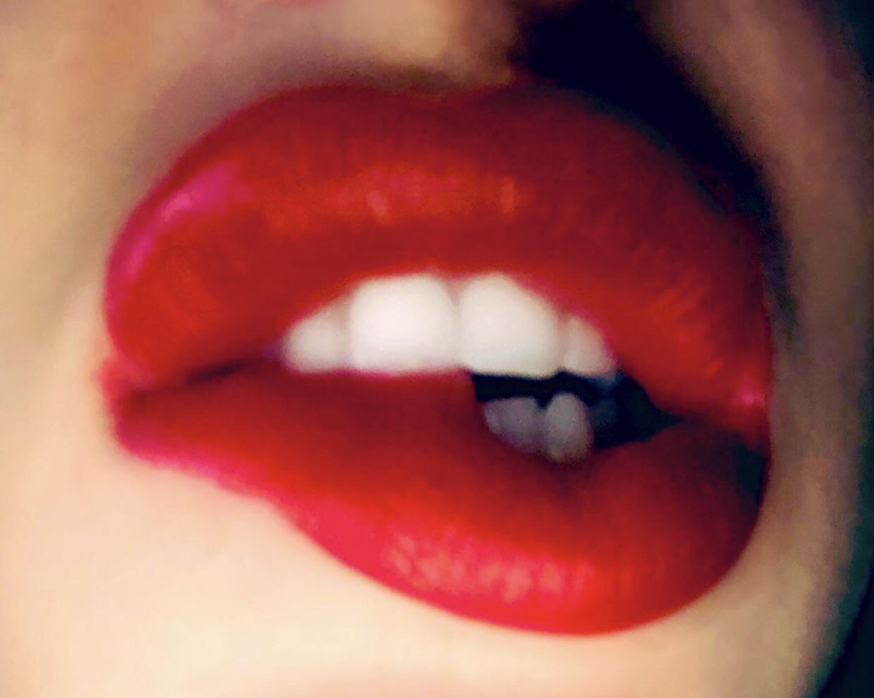 Red lipstick fetish? 💄 | Scrolller