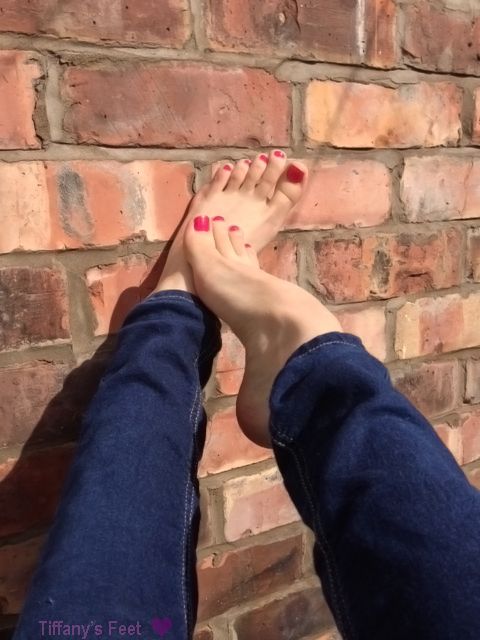 Red Nails | Scrolller