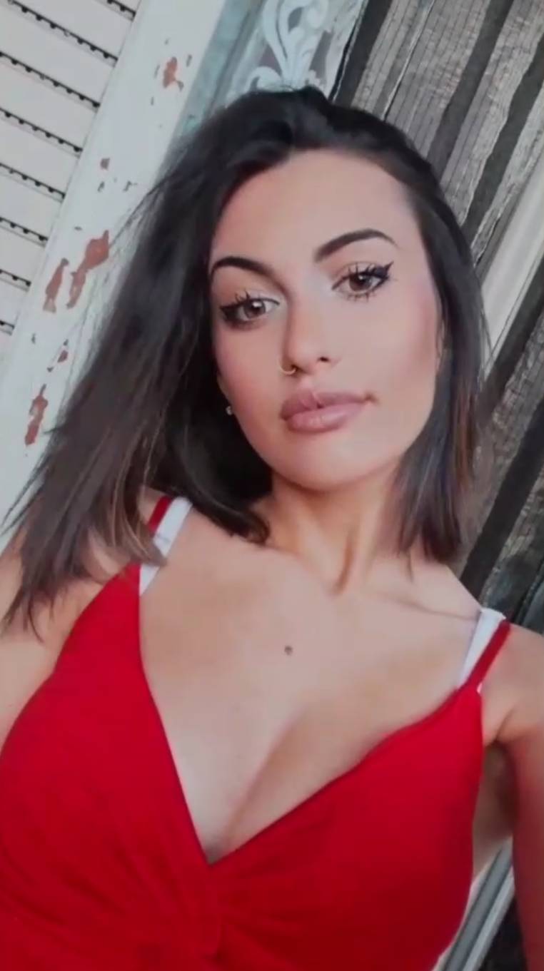 Red Passion ♥️🥀 | Scrolller