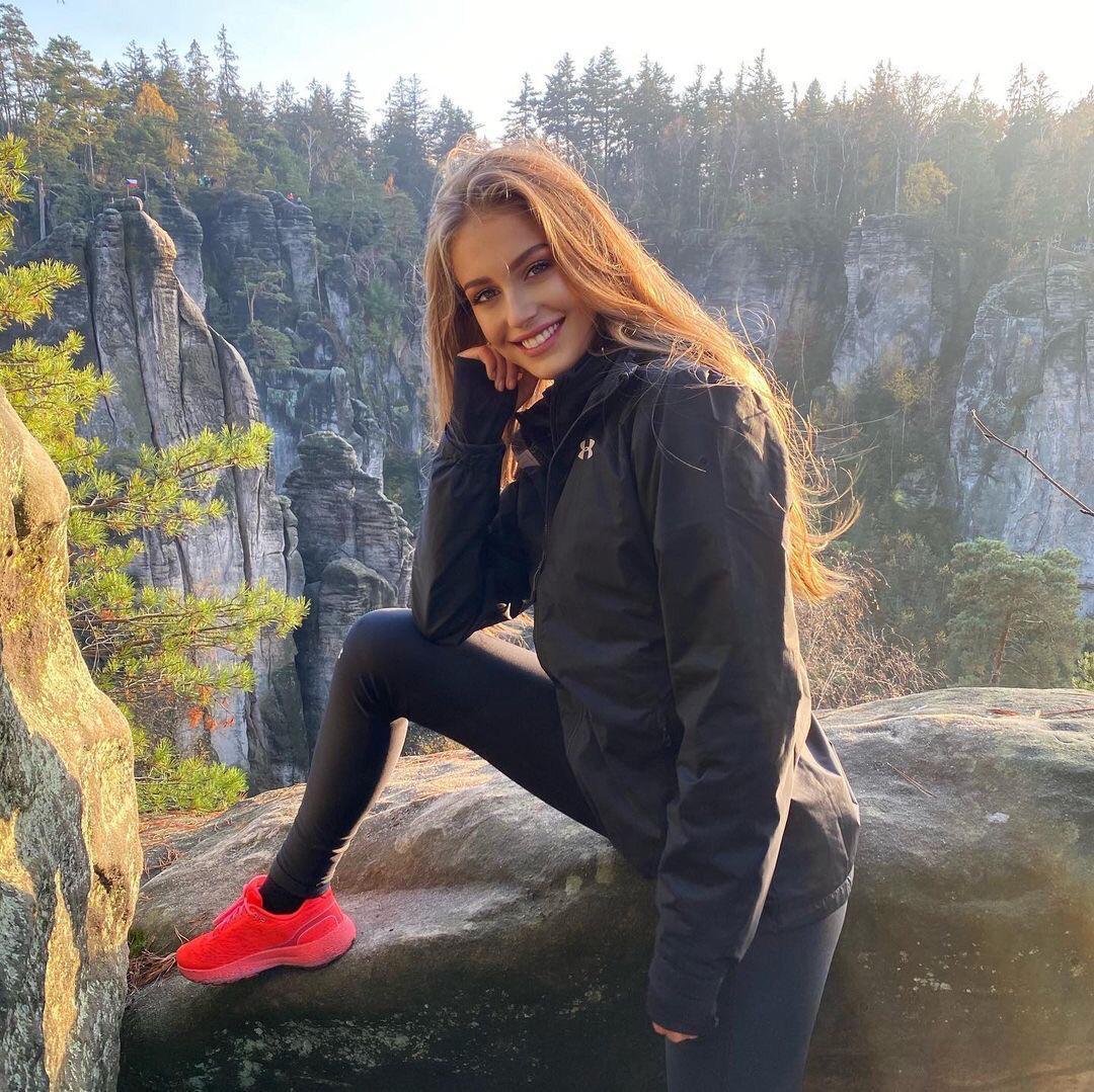 Red Shoes | Scrolller