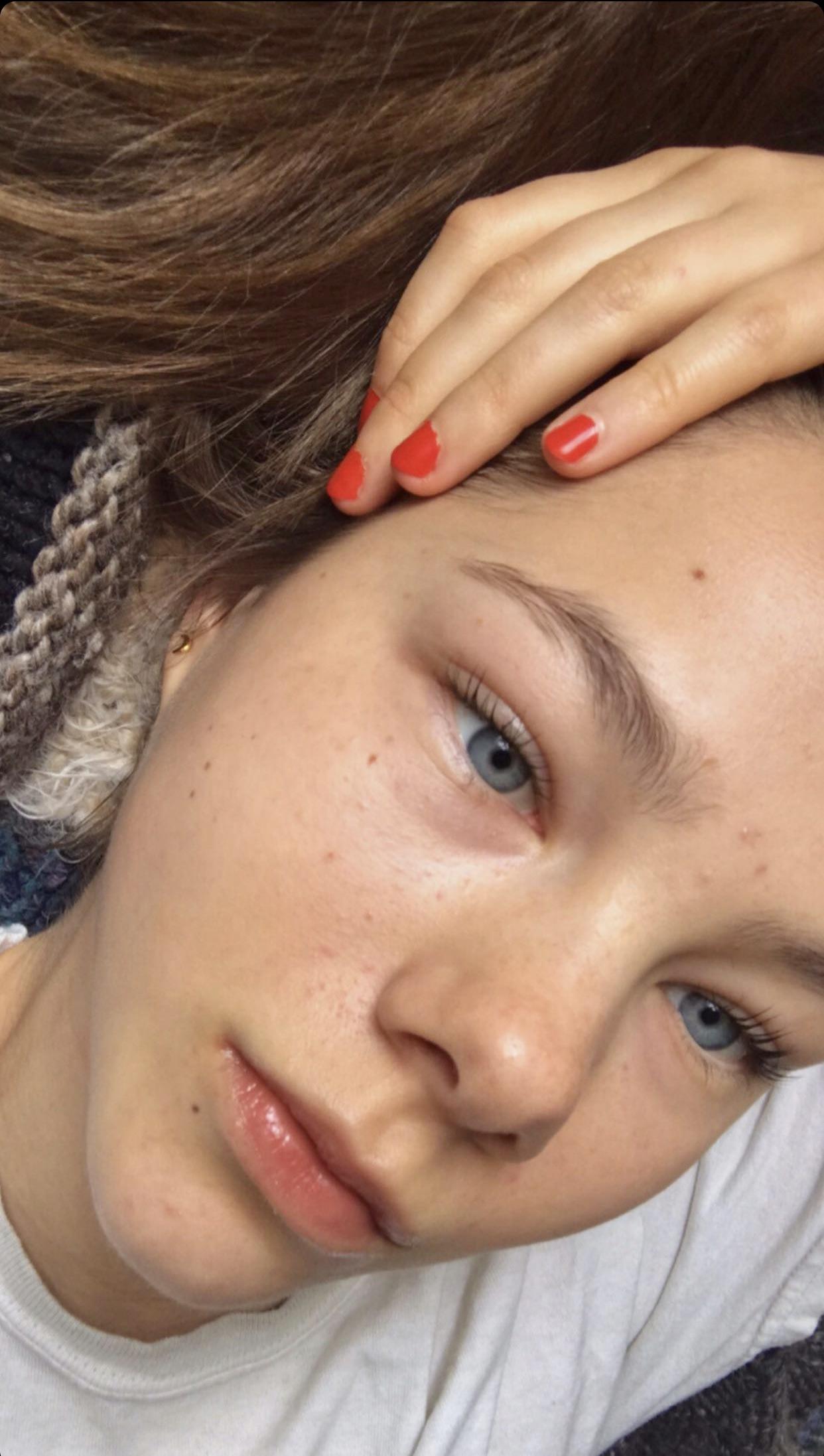 Red tips red lips | Scrolller