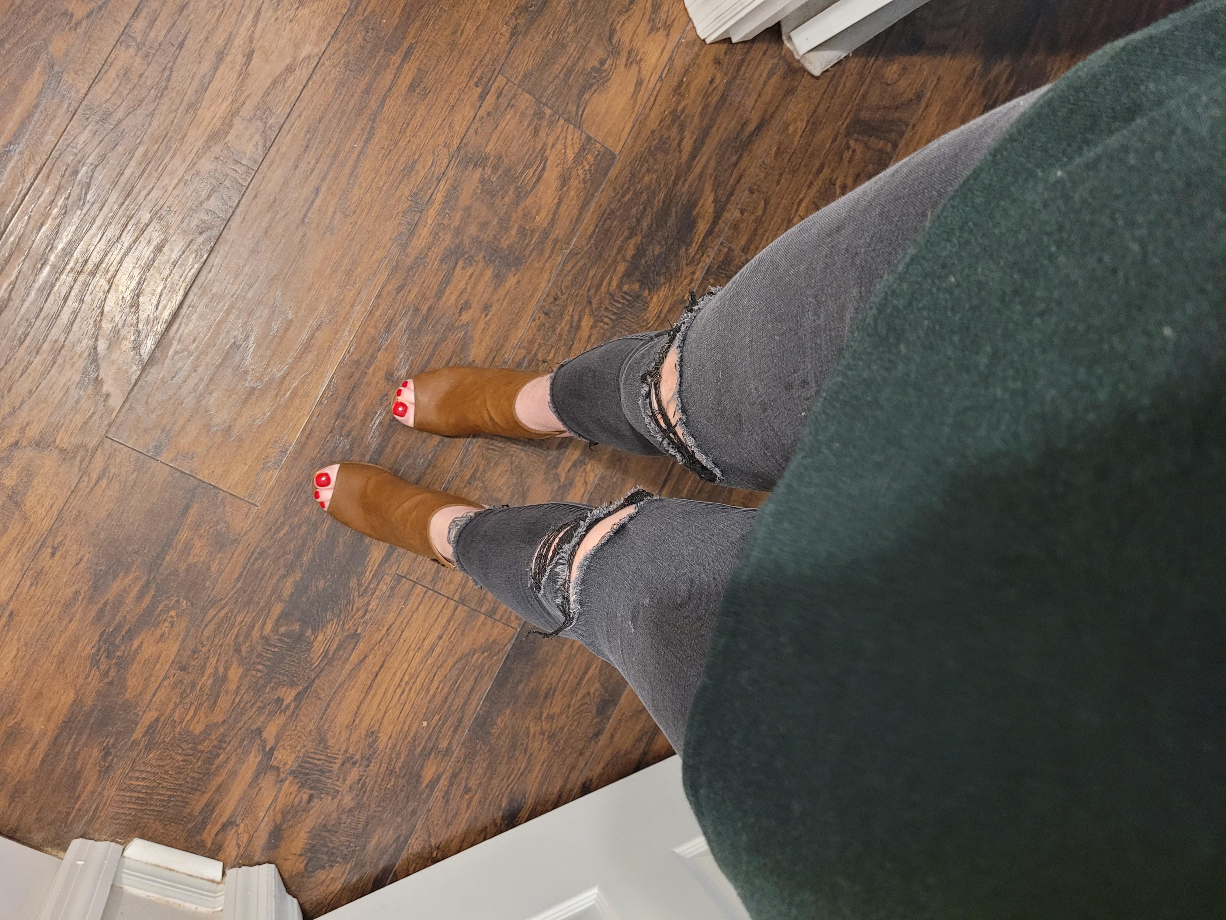 Red toes and booties 🤗 | Scrolller