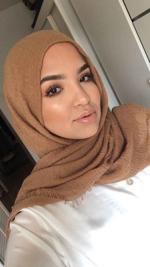 Reem Hamed | Scrolller