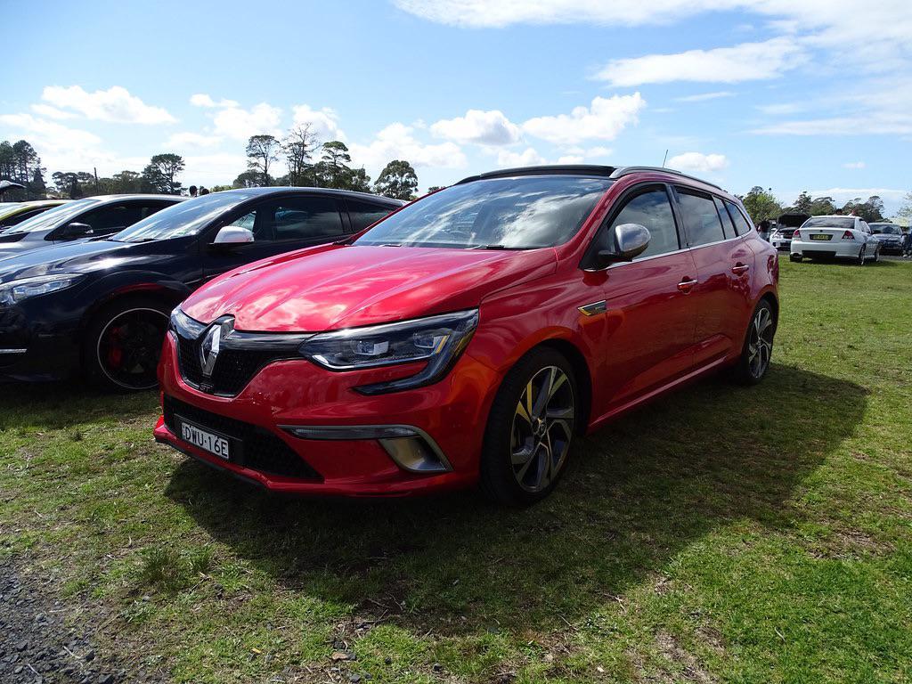 Renault Megane GT Wagon | Scrolller