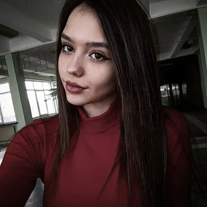 [REQUEST] A girl from my class | Scrolller