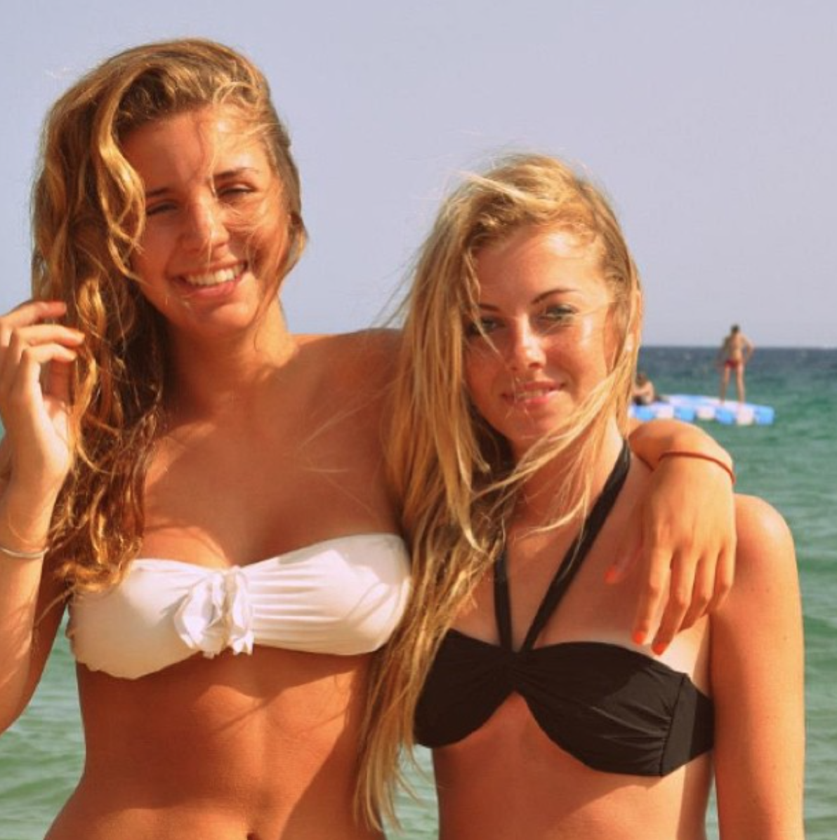 [Request] Girl on the right | Scrolller