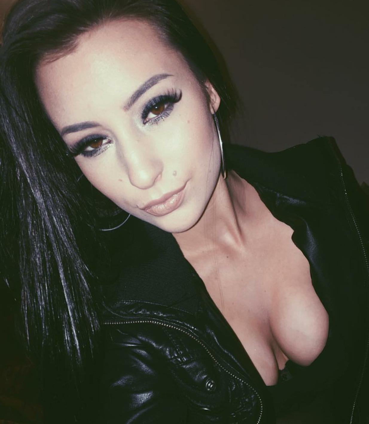 [Request] Make this hottie expand! | Scrolller