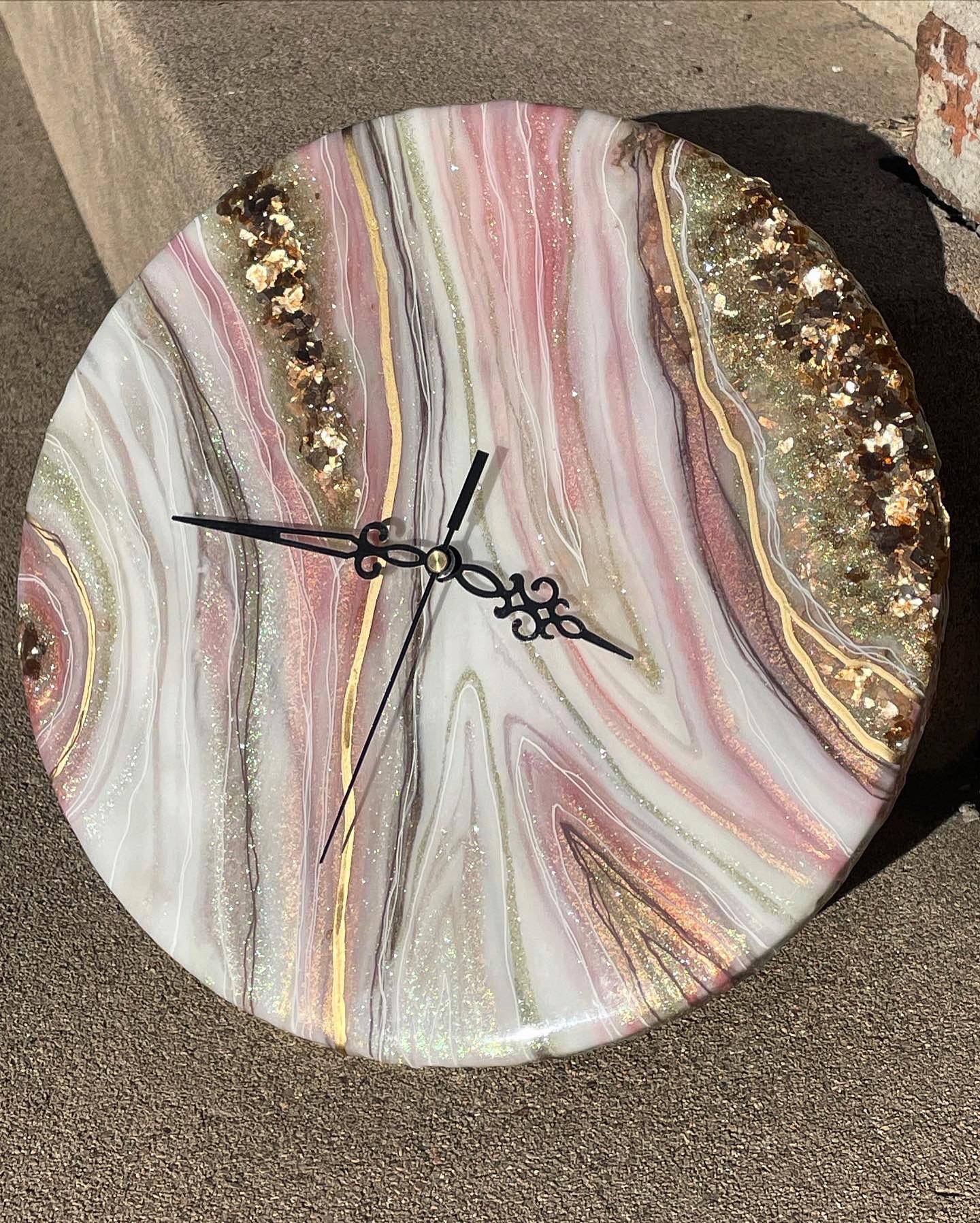 Resin Geode Clock | Scrolller