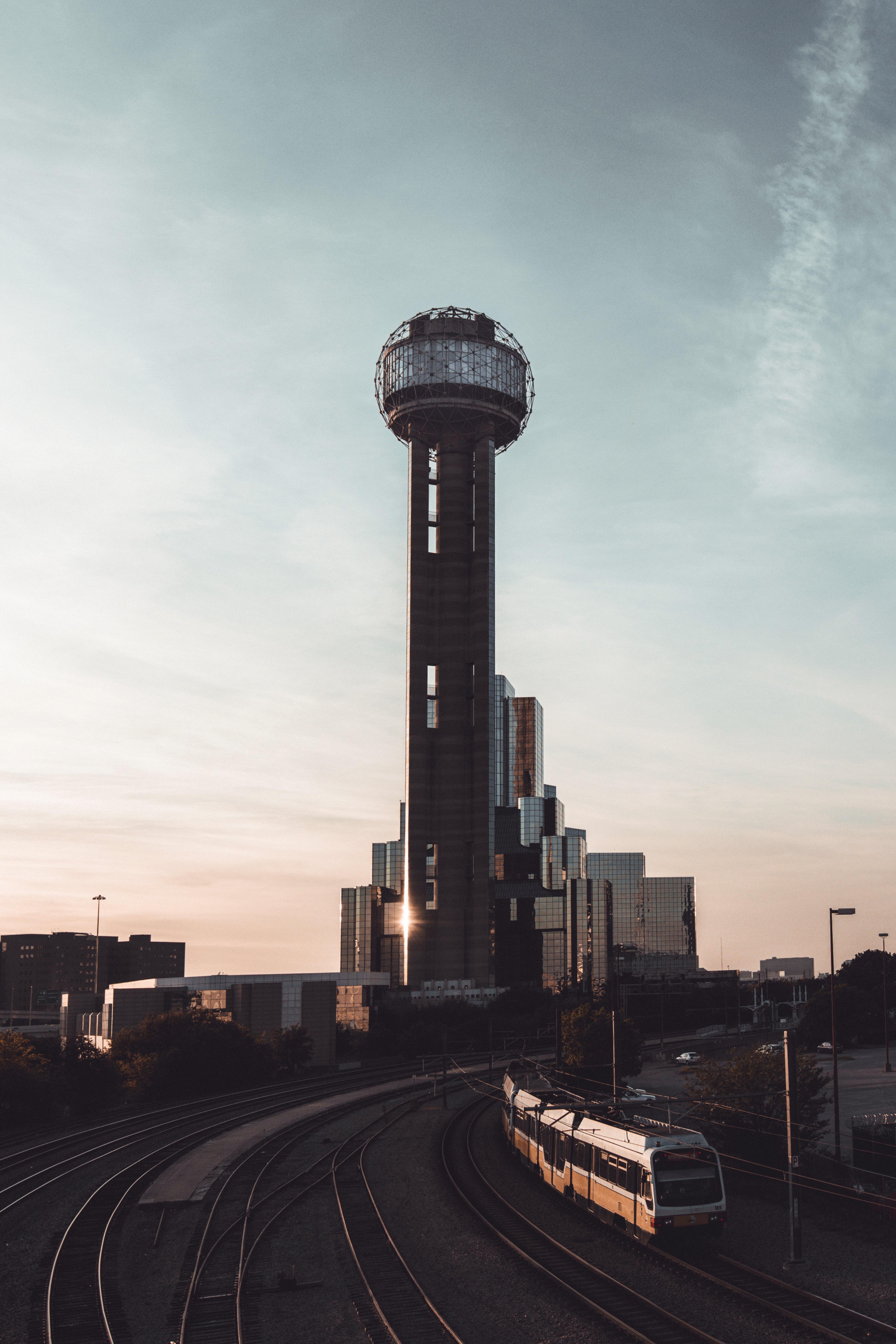 Reunion Tower . ( no birds here ) | Scrolller