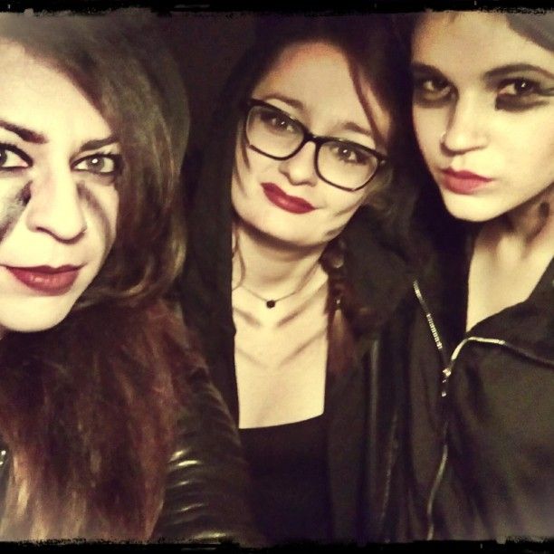 Right, Left Or Middle ?? | Scrolller