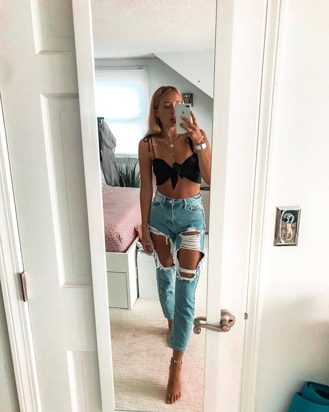 Ripped Jeans | Scrolller