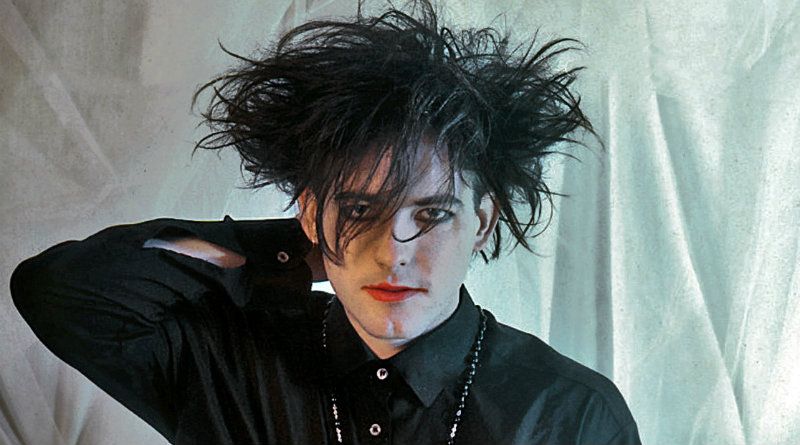Robert Smith in the 80s | Scrolller
