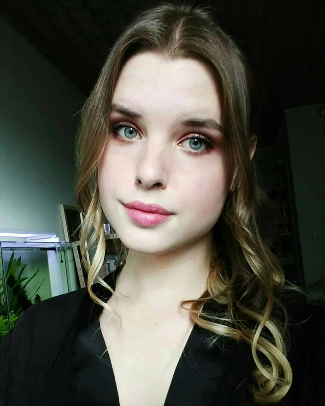 Robin Rose | Scrolller