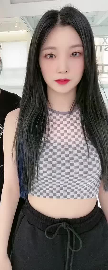 Rocket Punch - Yeonhee | Scrolller