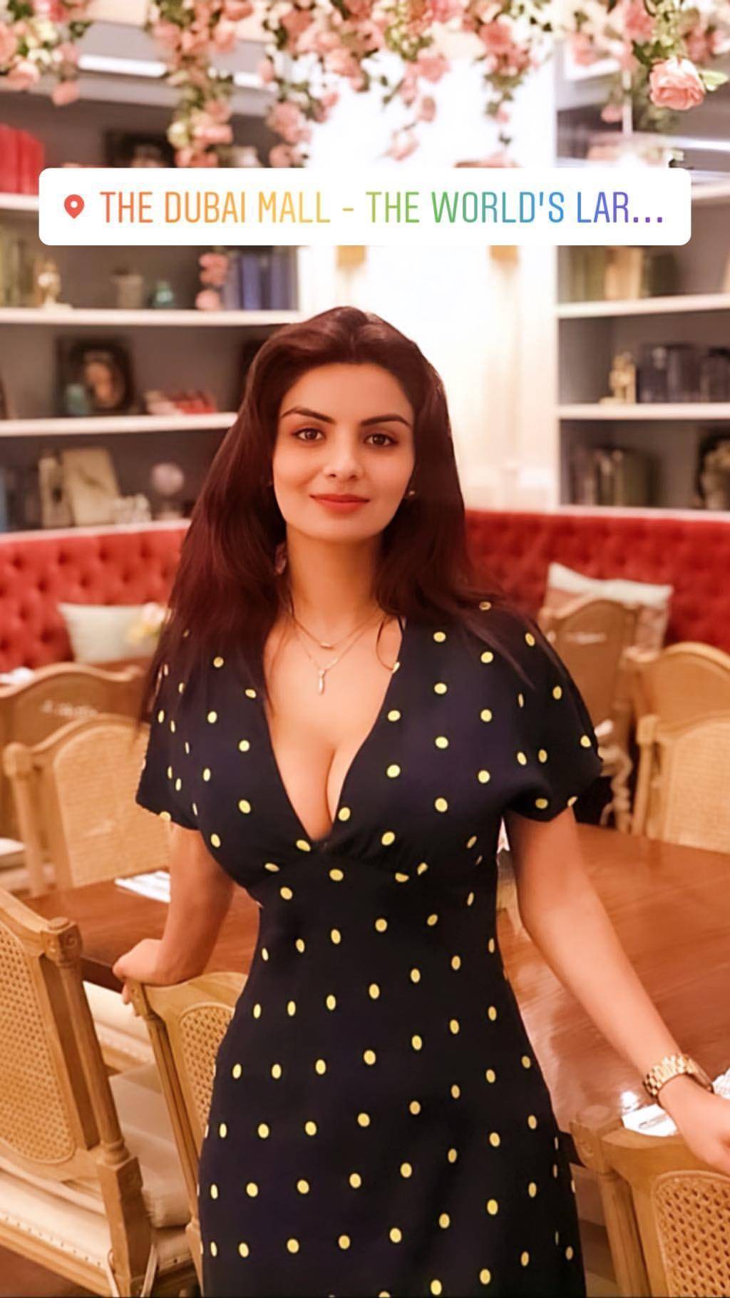 Rocking that dress | Scrolller