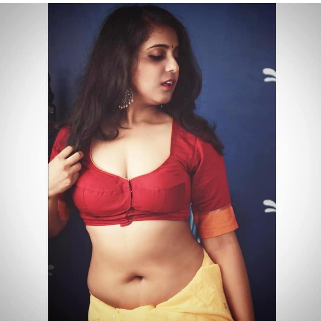 Rohini Chatterjee Navel | Scrolller