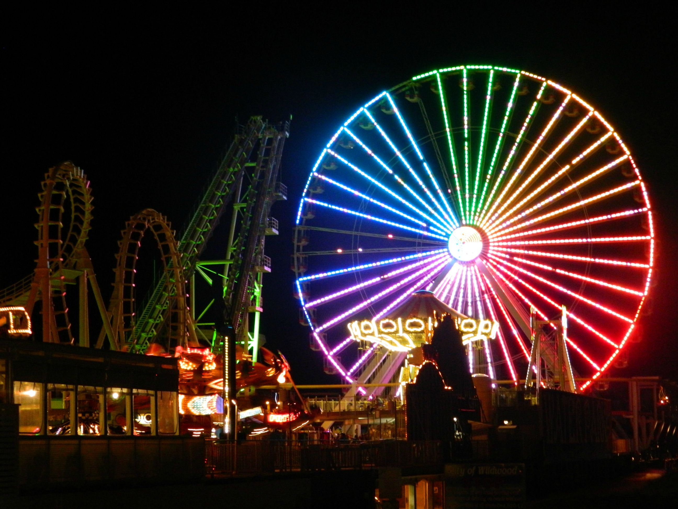 Roller Coaster and Ferris Wheel. Morey's Piers. Wildwood, NJ. [OC] - [4320x3240] | Scrolller