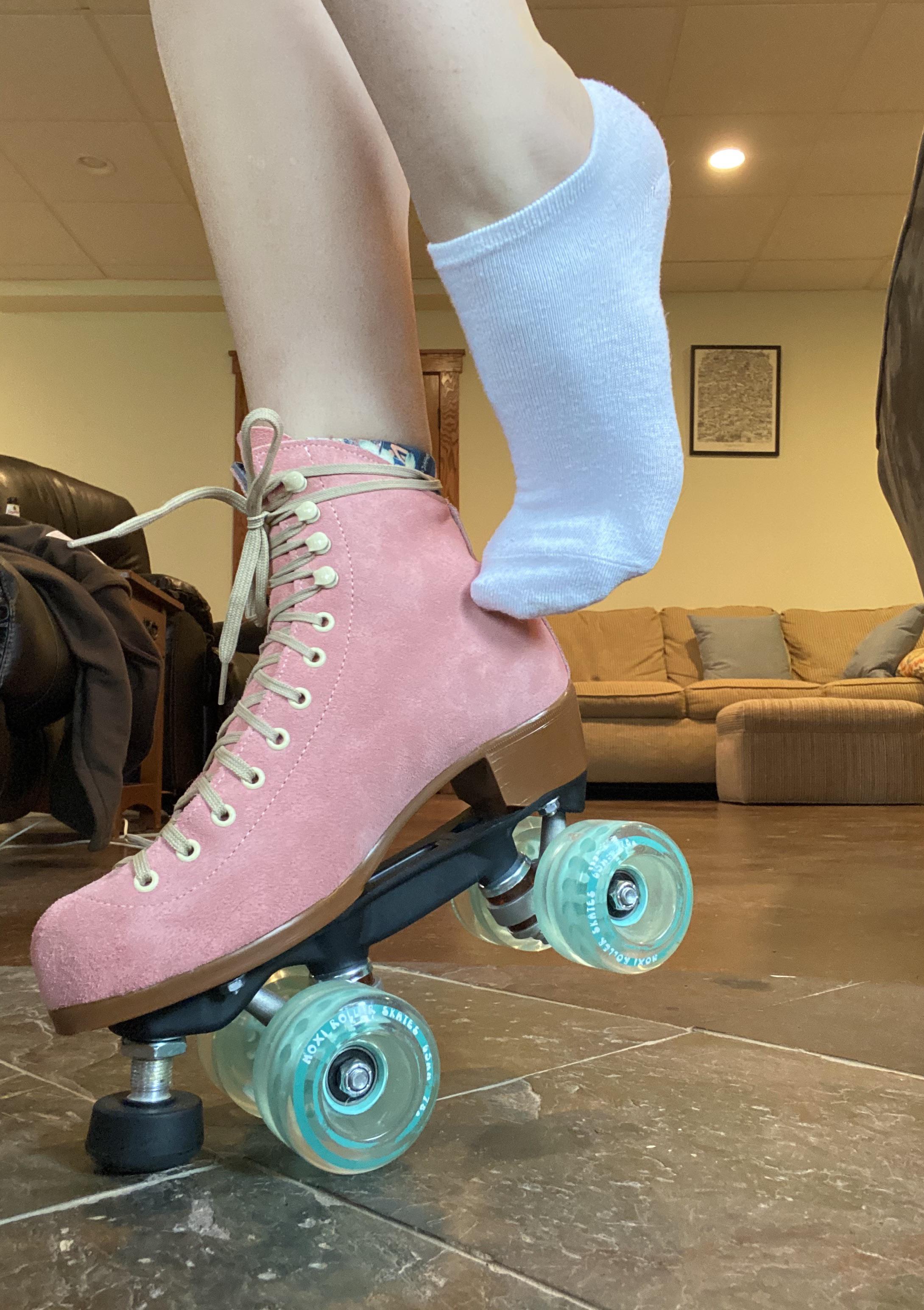 roller skating anyone ? 💗 | Scrolller