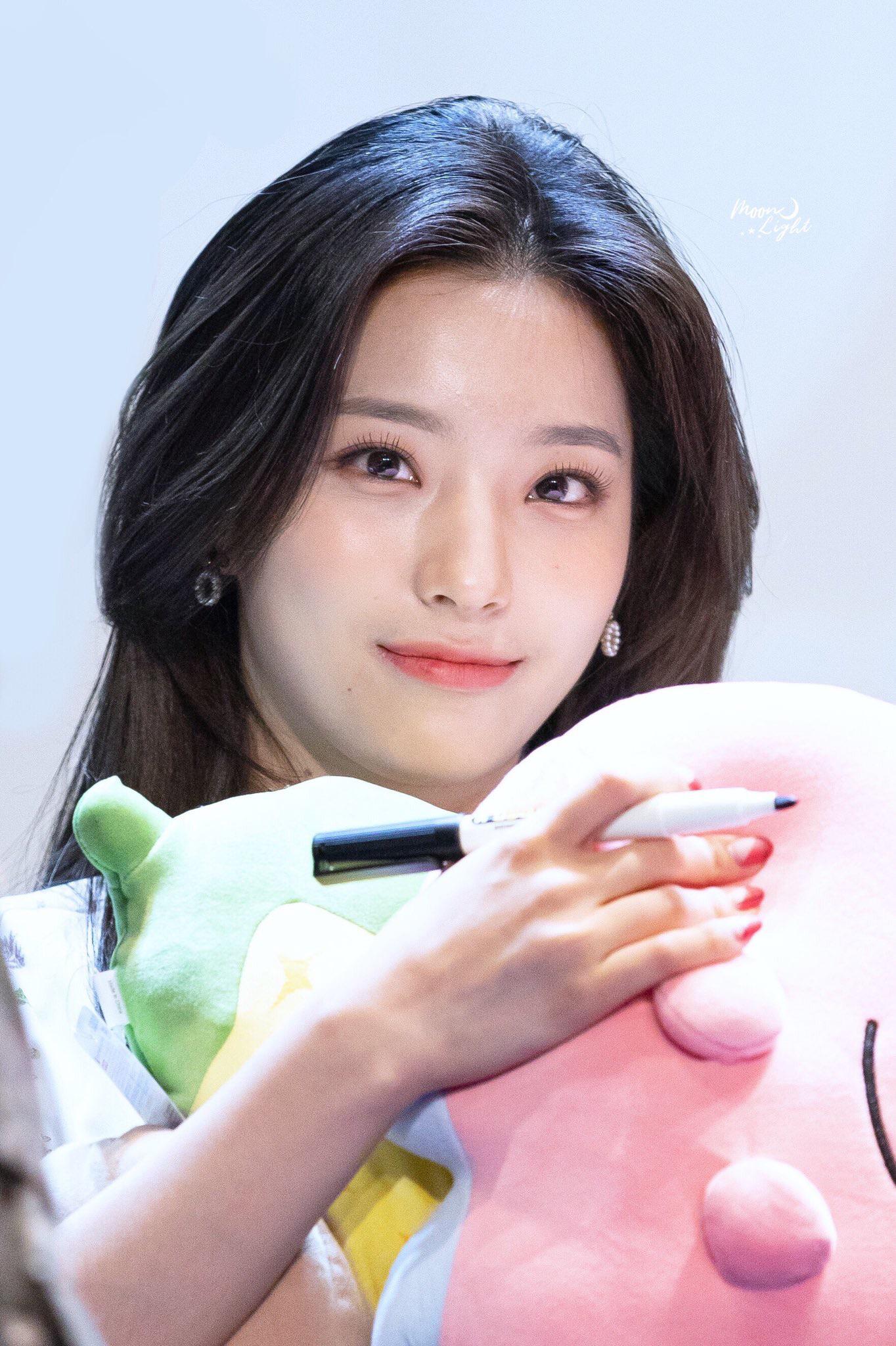 Romsae best girl | Scrolller