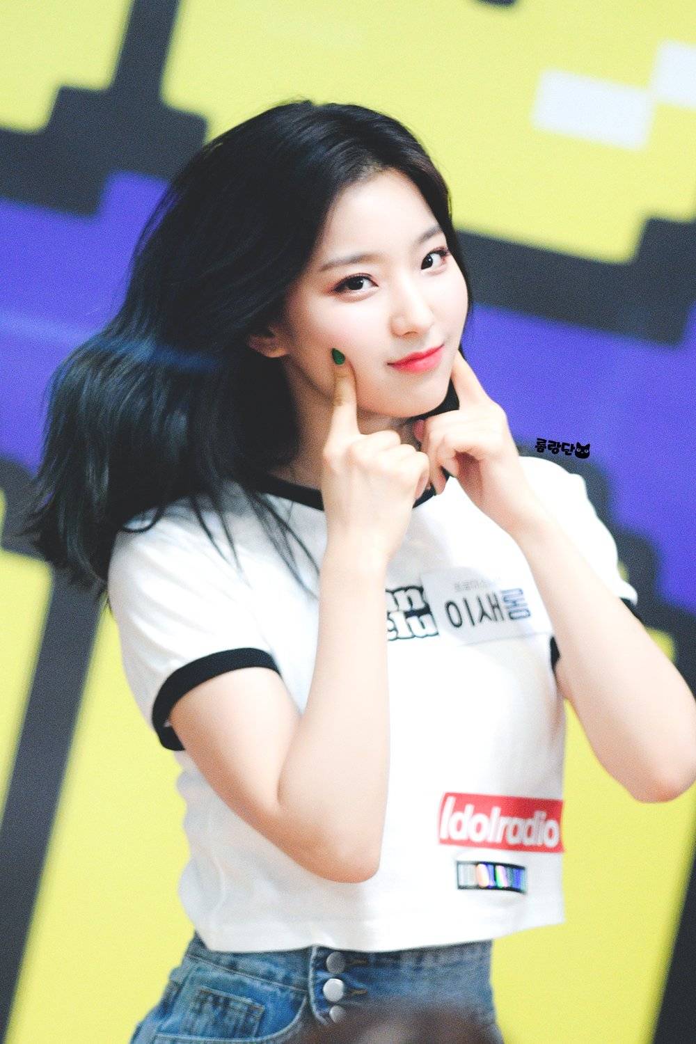 Romsae cheek poke | Scrolller