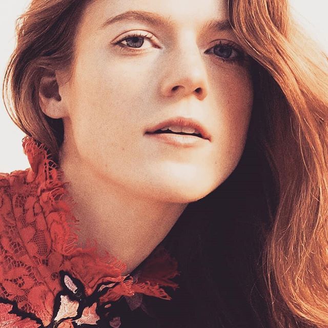 Rose Leslie Scrolller