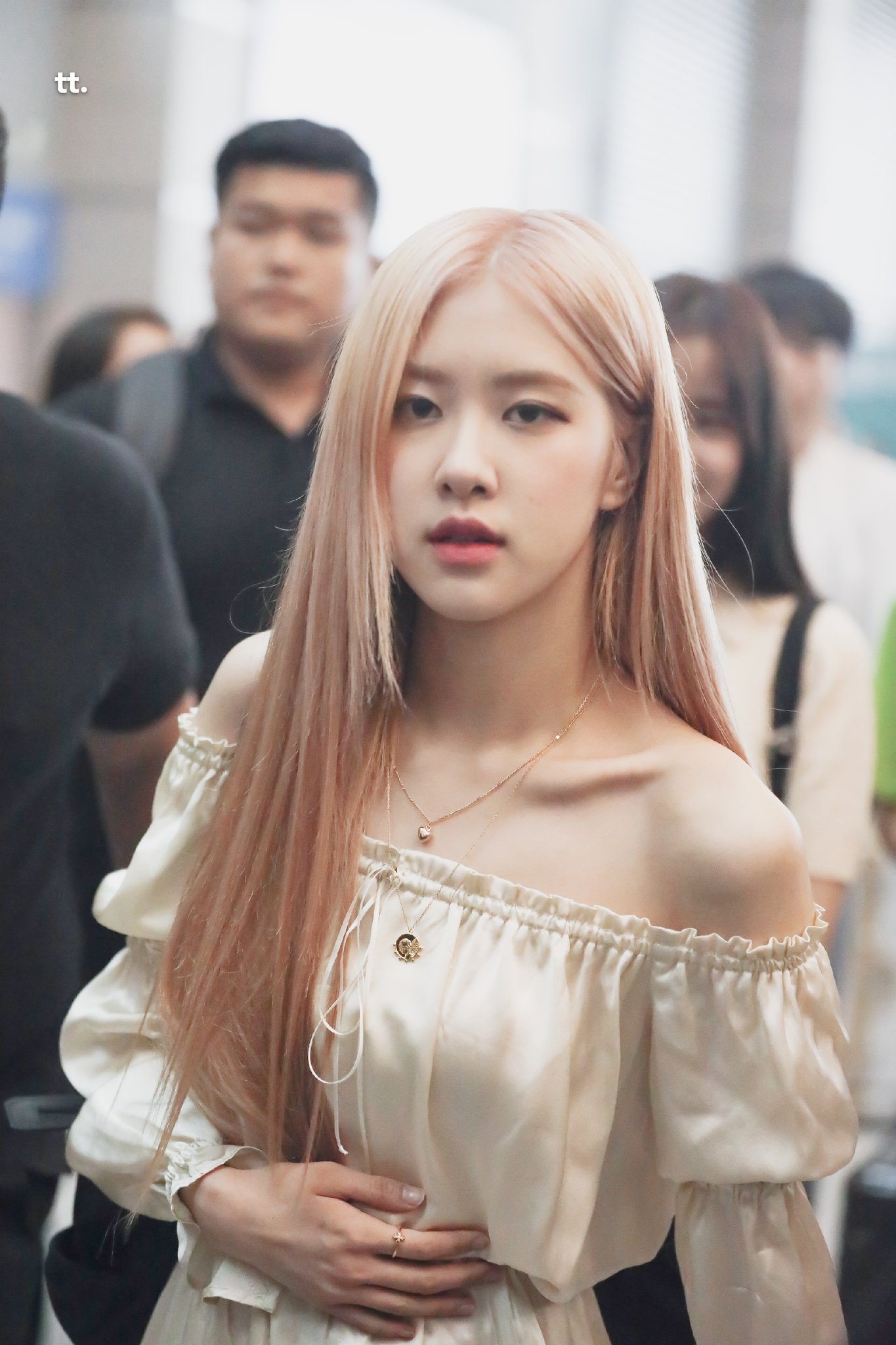 Roseanne Park (Rosé) [2019-06-06] Incheon airport | Scrolller