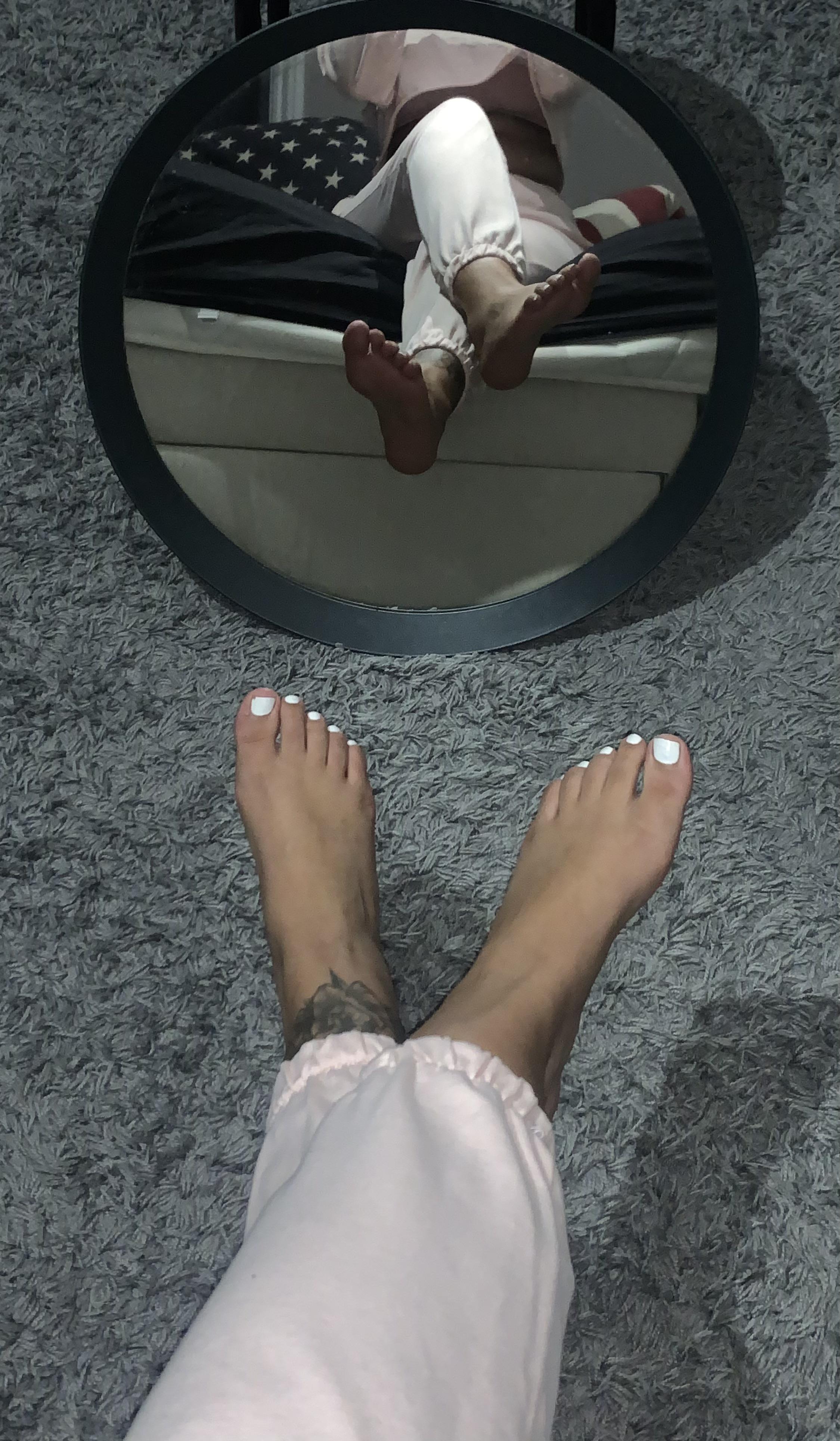 Rub My Feet Scrolller