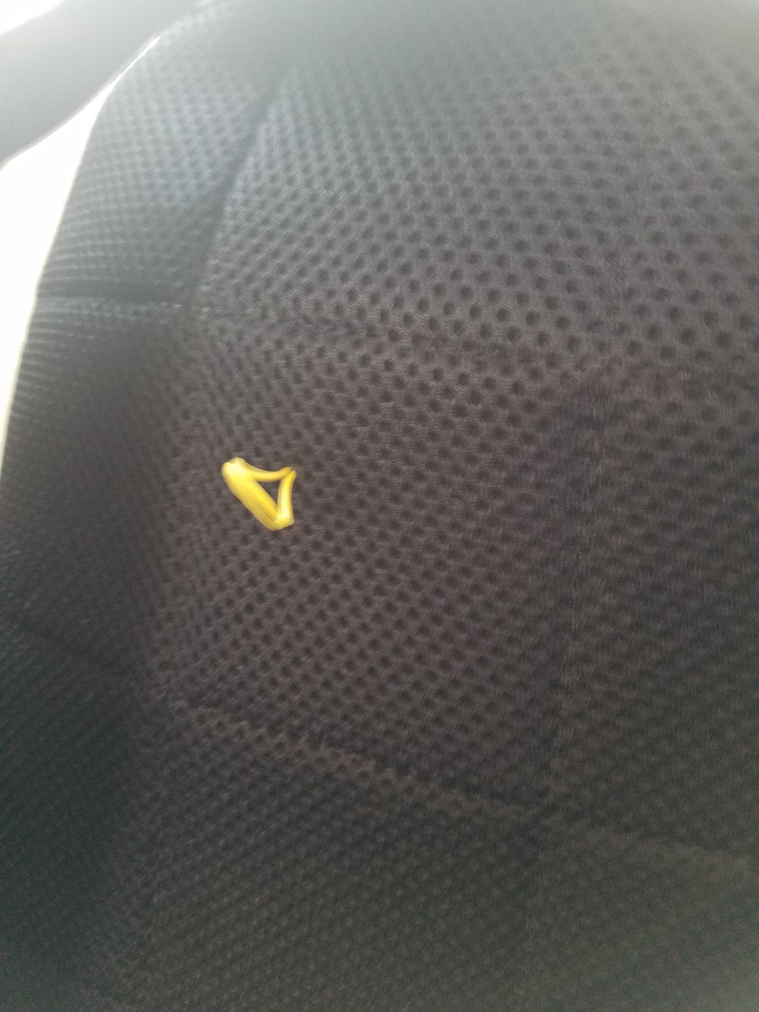 Rubber band went into the holes into my backpack | Scrolller