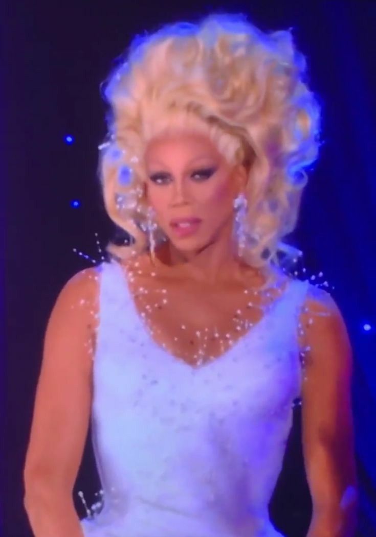 Ru's Season 5 finale look. | Scrolller