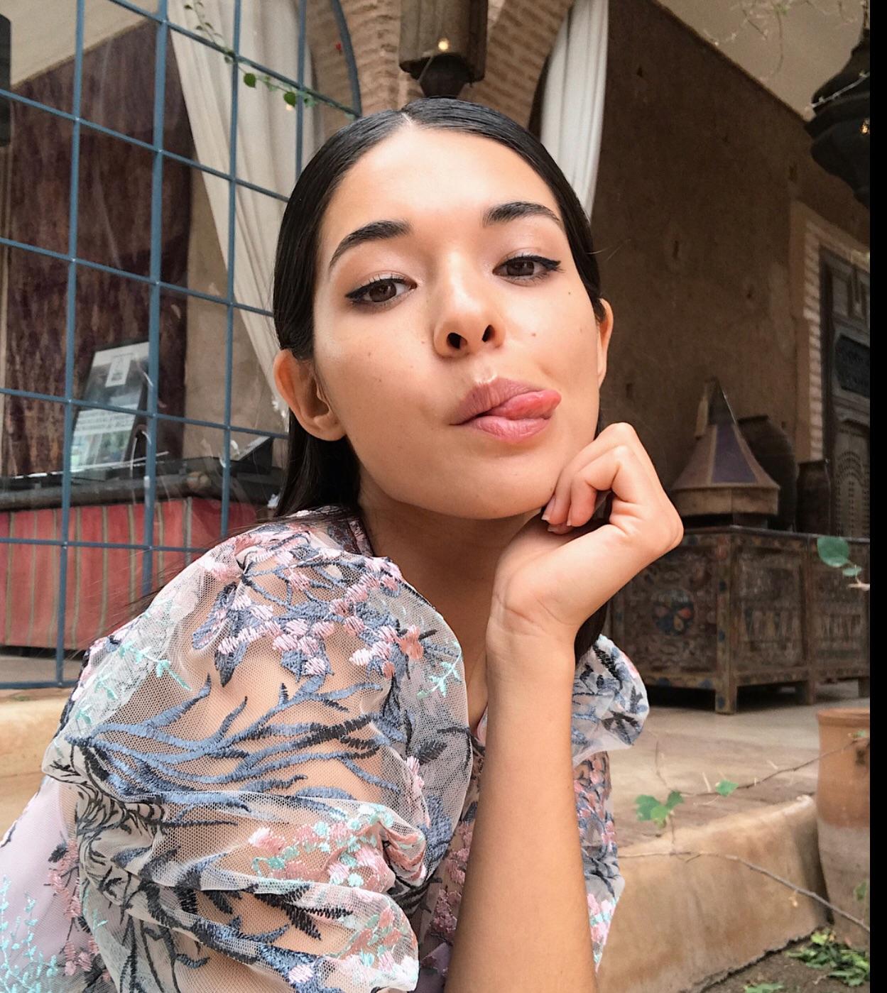 Russian // Chinese | Scrolller