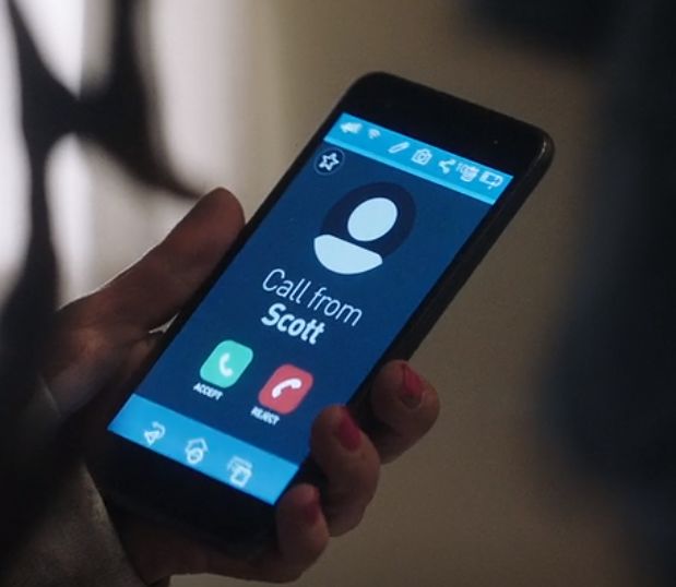 [S2E6 Dirk Gently's Holistic Detective Agency] The classic incoming call from your gallery app ...