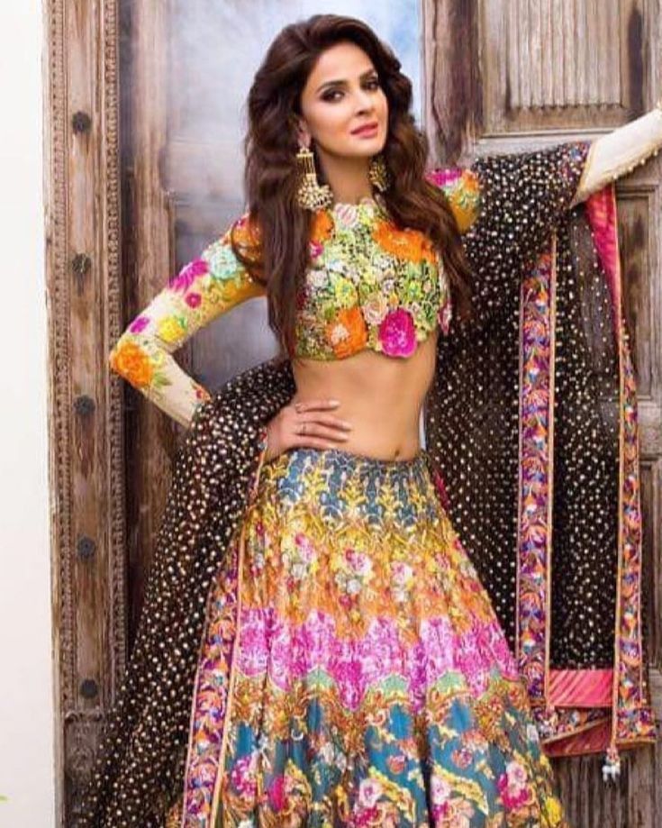 Saba Qamar midriff | Scrolller