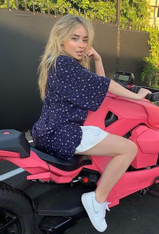 Sabrina Carpenter | Scrolller