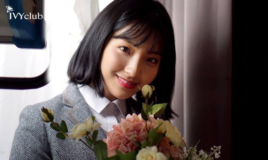 Saerom and flowers | Scrolller