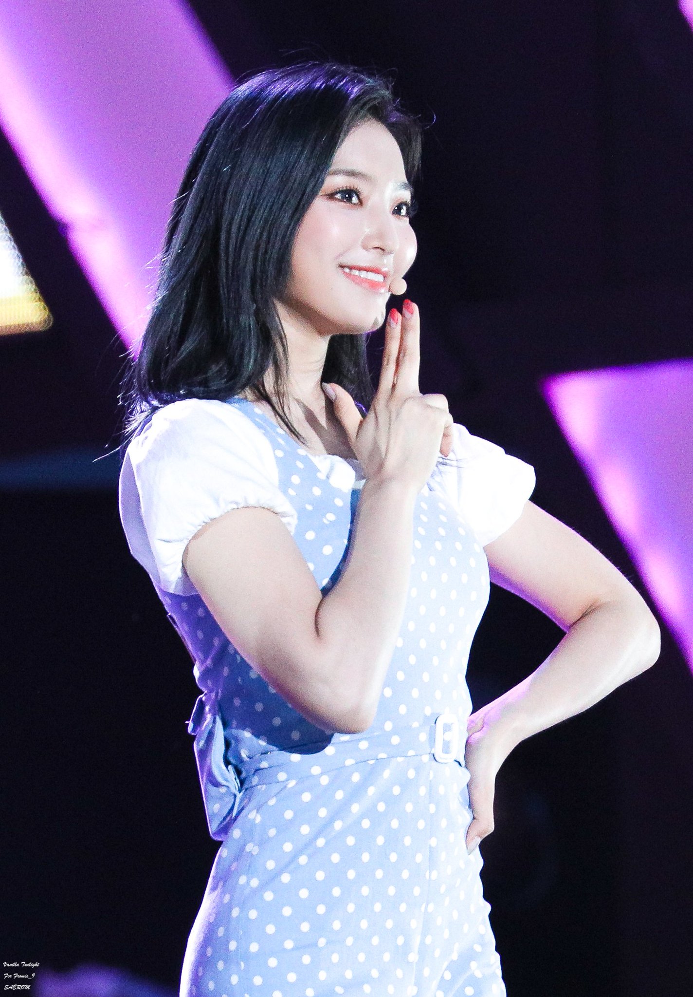 Saerom glows when she's onstage | Scrolller