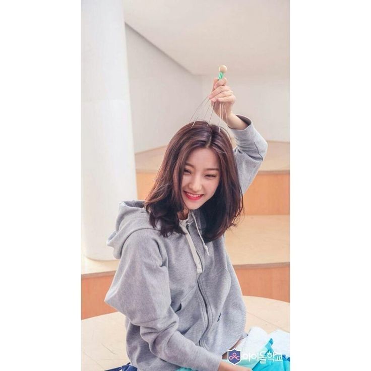 Saerom with whisk | Scrolller