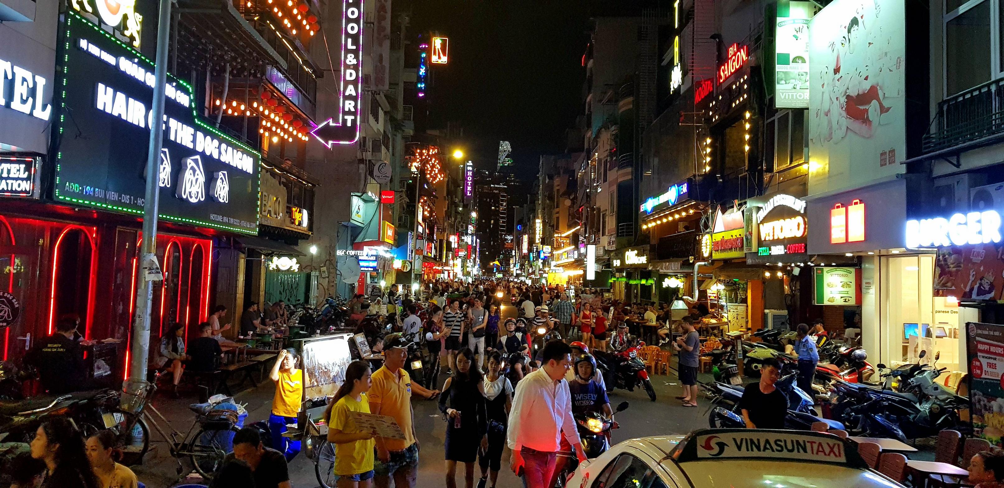 Saigon at night | Scrolller