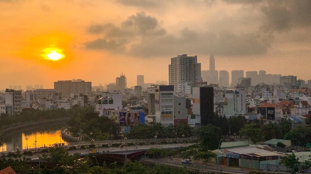 Saigon sunrise | Scrolller