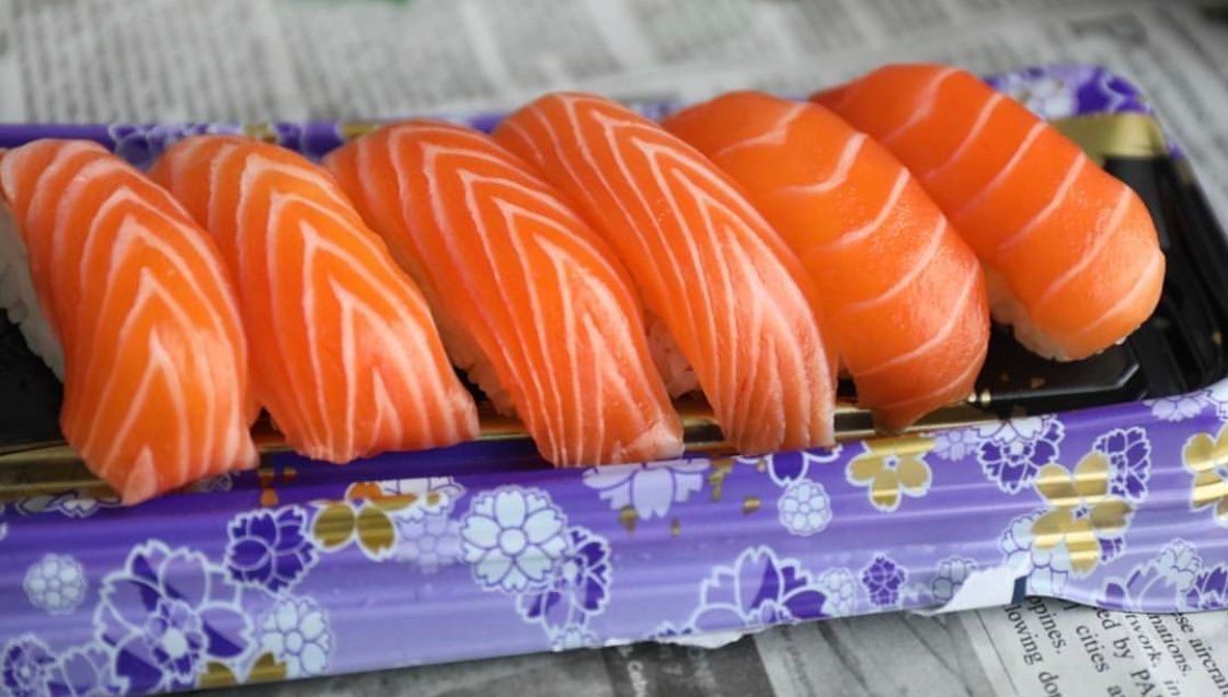 Salmon nigiri | Scrolller